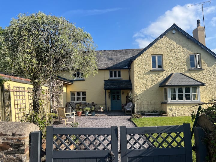 Georgian Farmhouse Sleeps 16 With Hottub - Devon