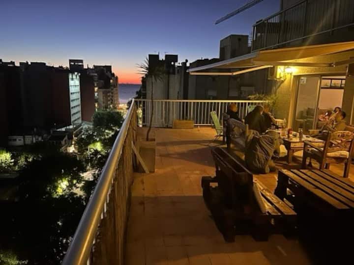 Pocitos, Vista Al Mar Con Gran Terraza Propia. - Uruguay
