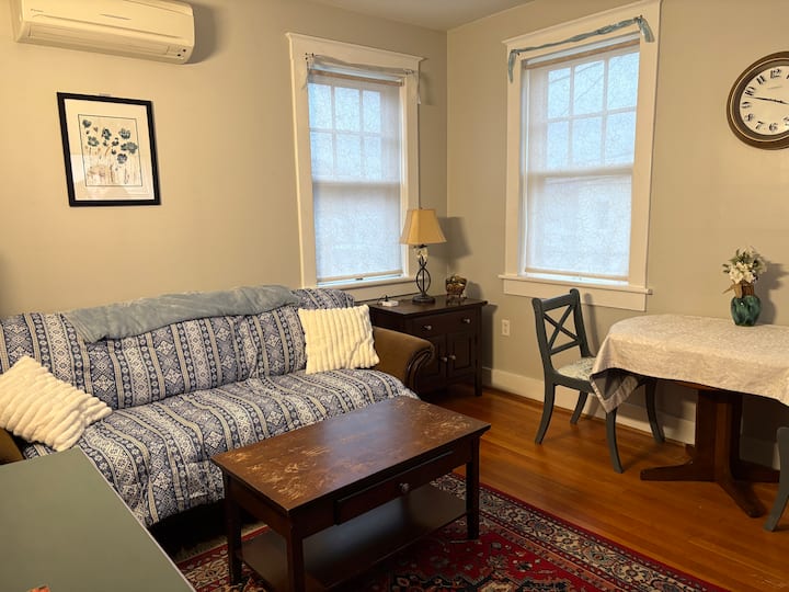 Sunny Second Floor 1 Br - Frederick, MD