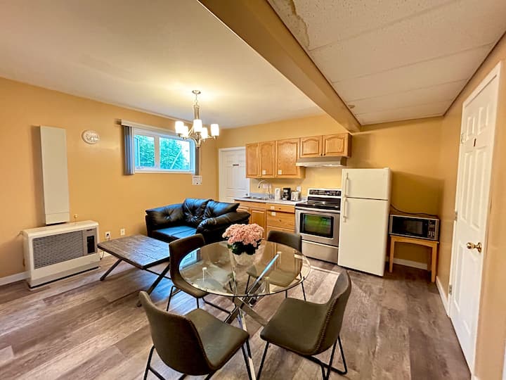 Dt Whitehorse 3 Bedrooms Basement Suite - Whitehorse