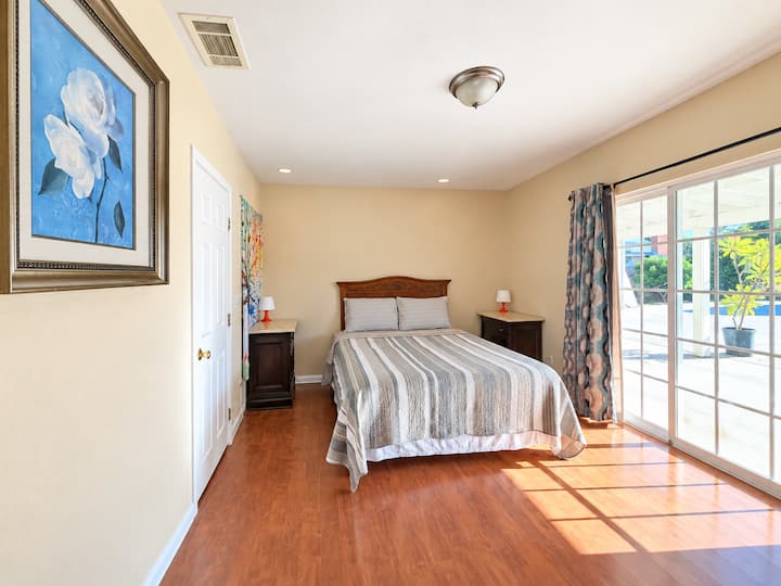 Private Entrance Cozy Bedroom And Private Bathroom - West Covina, CA
