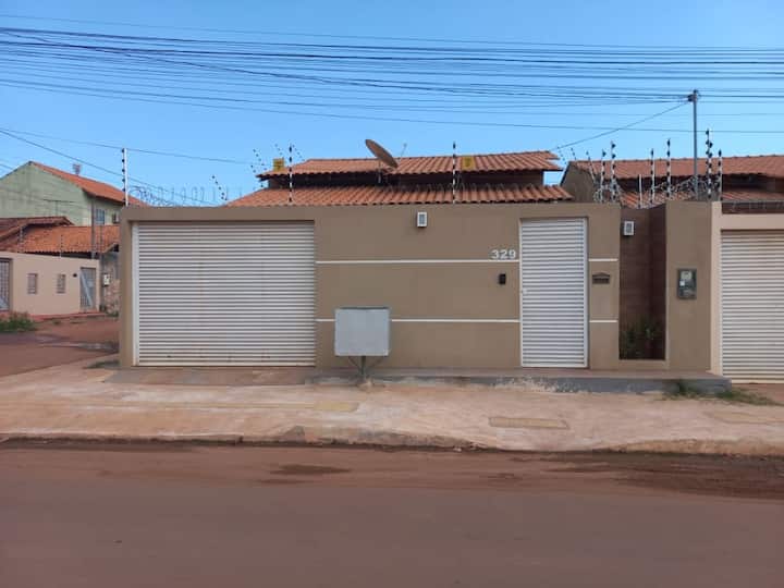 Casa Agradável Em óTima Localização. Com Garagem E Quartos Com Central De Ar. Acesso A Internet Wi-fi. - Santarém