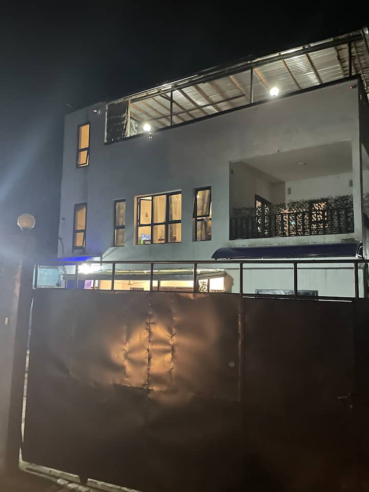 Terasz | Villa + Rooftop: 4bedrooms (05 Beds) - Cameroun