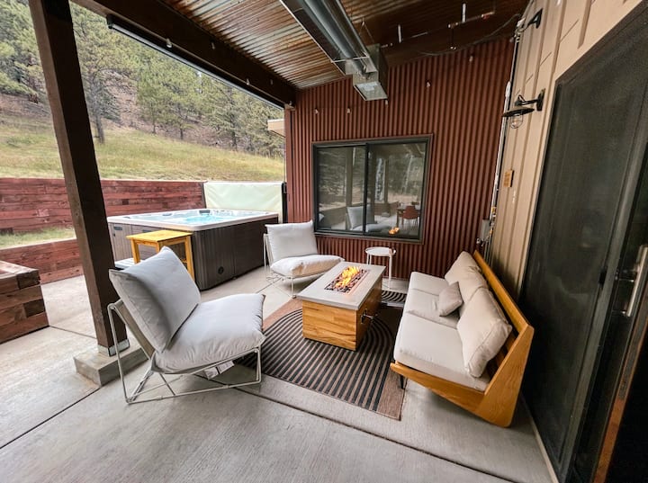 Private + Modern Mountain Retreat With Hot Tub