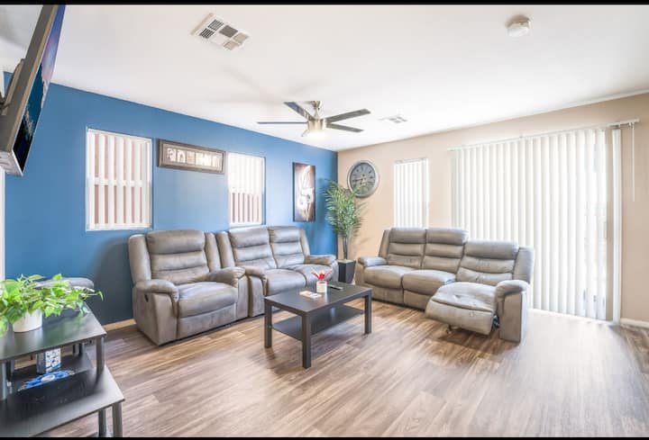 Cozy 3 Bed/3 Bath Entire 2 Story Home - Las Vegas, NV