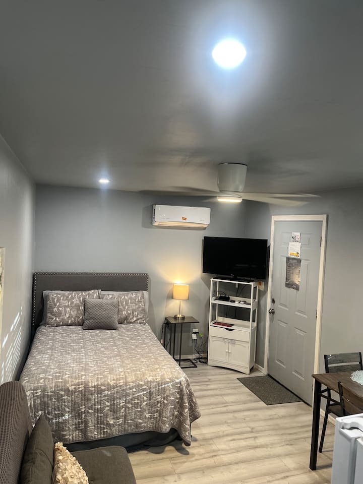 Charming Studio Apartment In East Tucson - Tucson, AZ