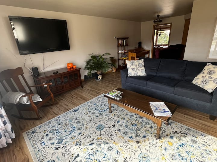 Lambeau Neighborhood Quiet 3 Bedroom House - Green Bay