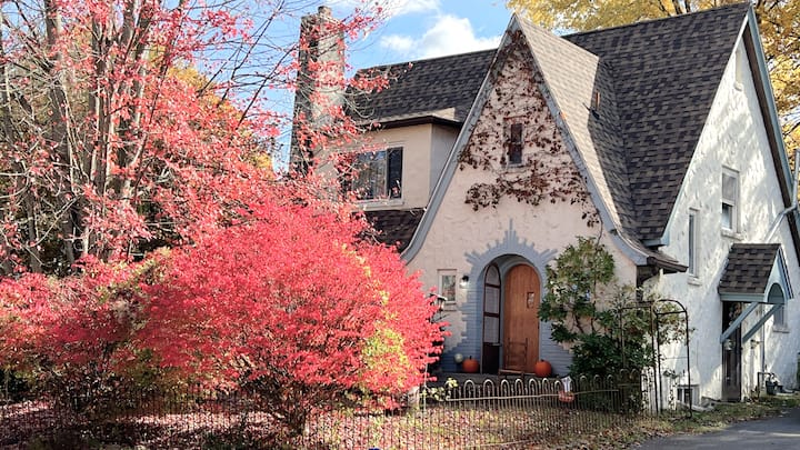 Enchanted Storybook Cottage, Downtown Oak Hill - Hilltop, WV