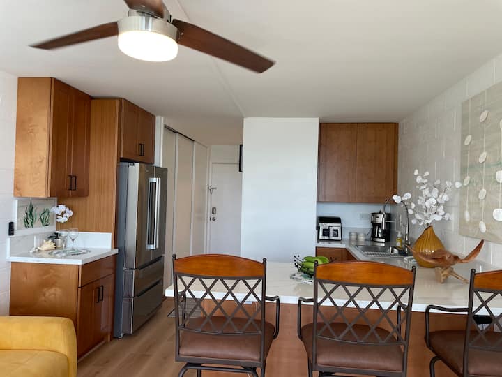 Top Floor Beachfront Studio W/ocean Sunrise Views - Laie, HI