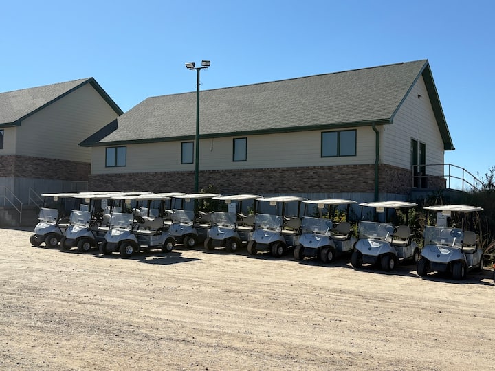 Delightful Four Bedroom Suite! (Bobby Jones Suite) - Gothenburg, NE