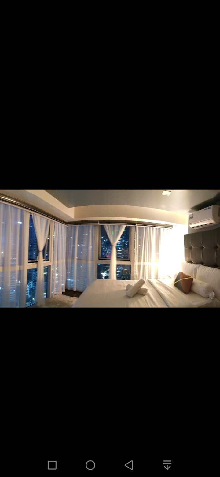 Loft Life At Bgc - 18th Flr Cor. Unit W/ Parking - Taguig