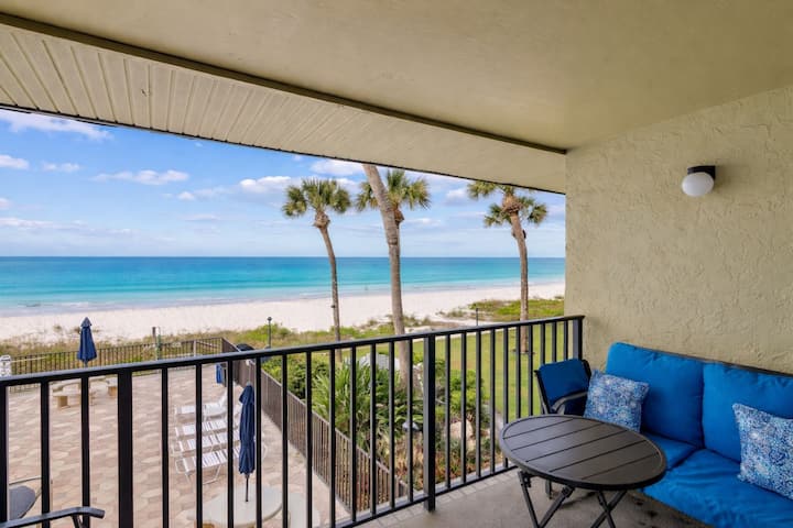 Oceanfront View, Spacious Townhouse, Heated Pool - Indian Rocks Beach, FL
