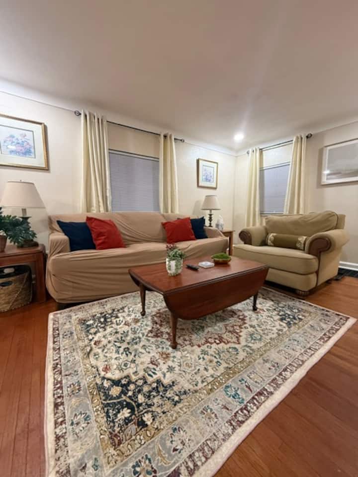 Cozy 2 Bed/1 Bath Cottage - Toledo, OH