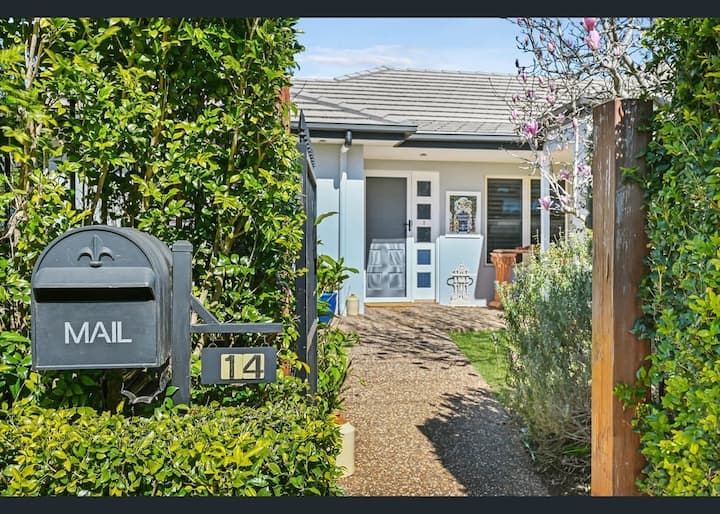 Short/long Term Family Accom, Walk To Fairholme - Toowoomba