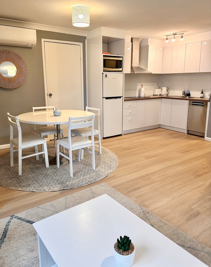 Peaceful 2 Bedroom Lakeview Escape 500m To Beach - Avoca Beach