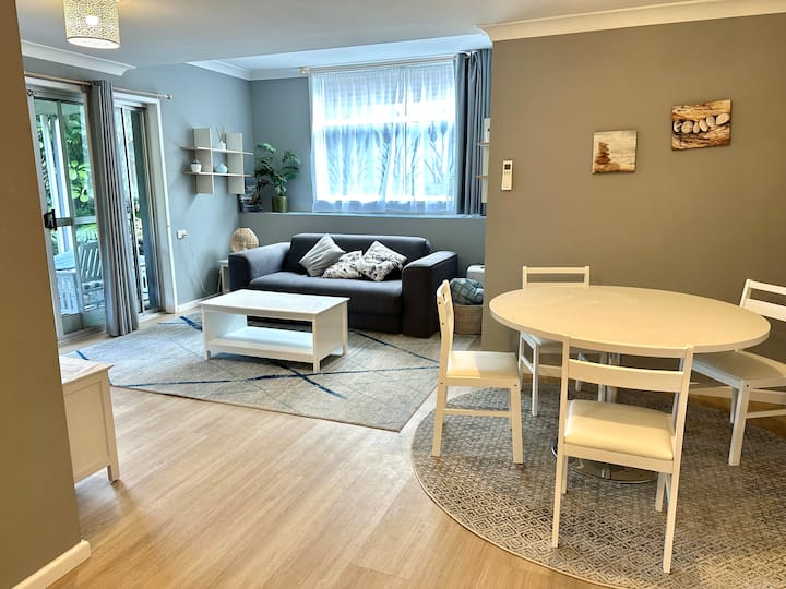 Peaceful 2 Bedroom Lakeview Escape - 500m To Beach - Terrigal