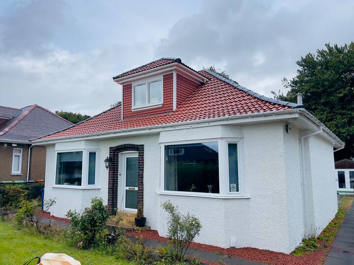Spacious 4 Bed Bungalow In Bearsden, Glasgow - Paisley