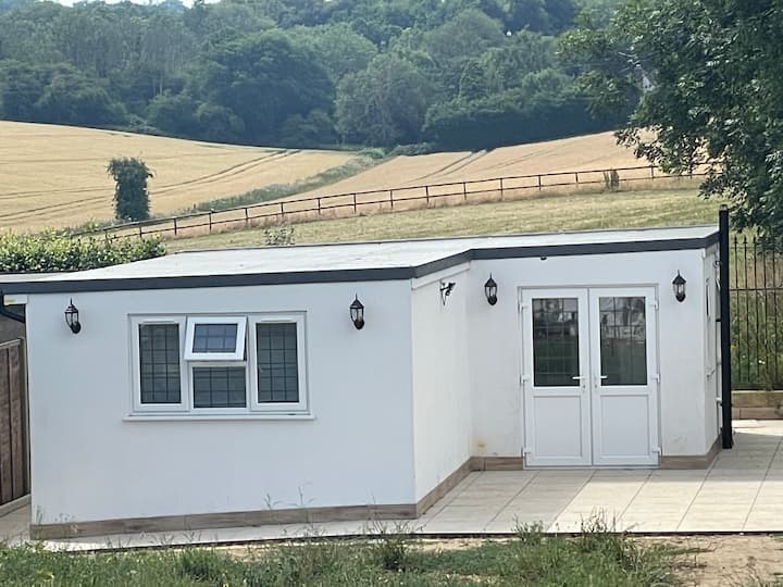 Cozy And Bright Detached Annexe - Epsom