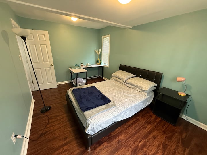 Cozy 2 Bedroom Apartment In The Heart Of Buffalo! - Buffalo, NY