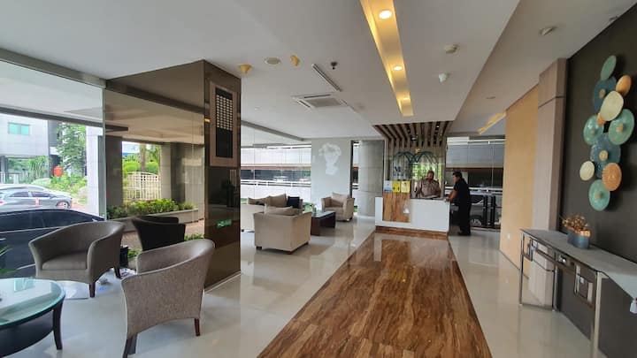 Homey Kondominium Puncak Marina 3br - 수라바야
