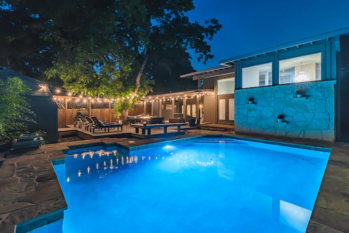 Stunning Home | Serene Pool | Firepit By Airport - San Antonio, TX