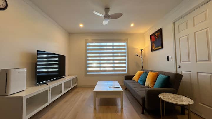 Private 2b1b Suite Near Yvr/bridgeport Station - 列治文