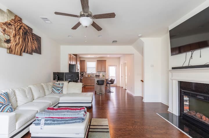 Stylish Private Room In Atl! Gated Neighborhood - Atlanta, GA