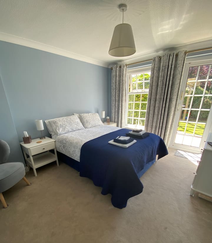 Peaceful Trio Of Rooms With Garden View & Parking - Bristol