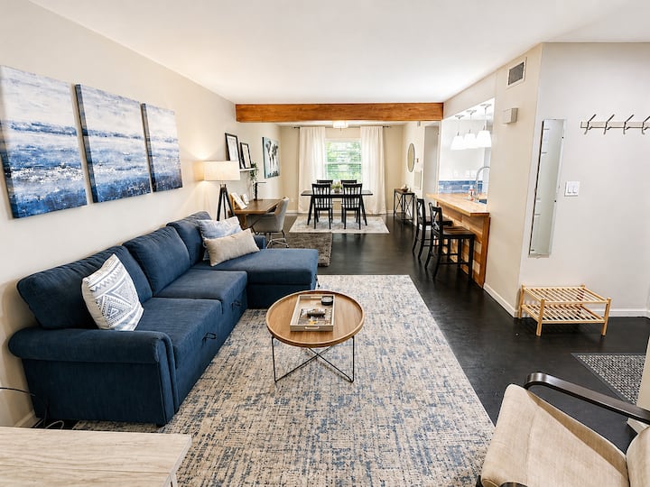 Spacious Uptown King Suite + Free Parking - Charlotte, NC