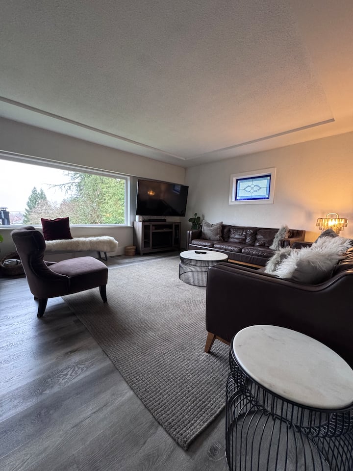 Spacious 3 Bedroom 2 Living Room Renovated House - Langley