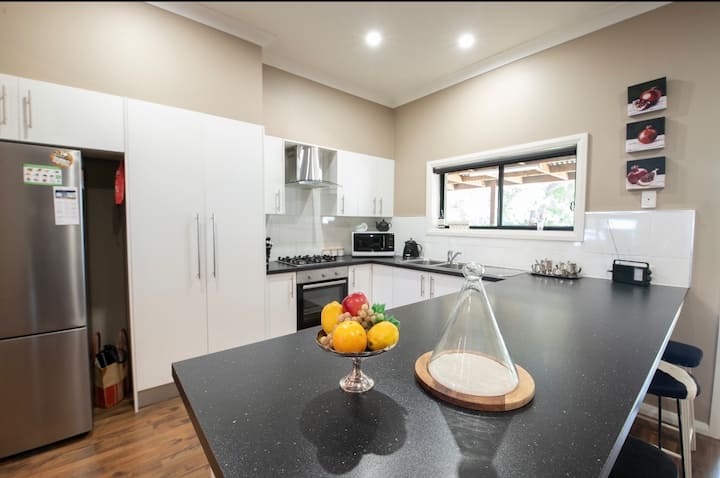 Sterling Retreat - Dubbo