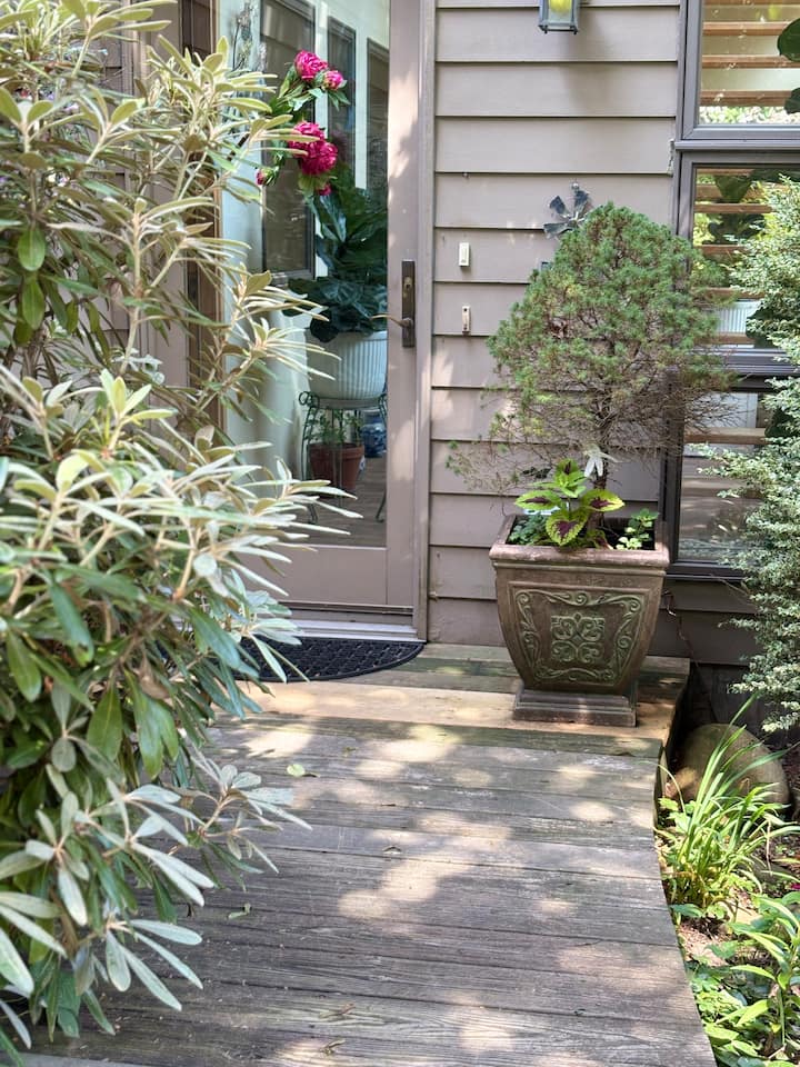 Tranquil Country Garden Retreat - Long Island