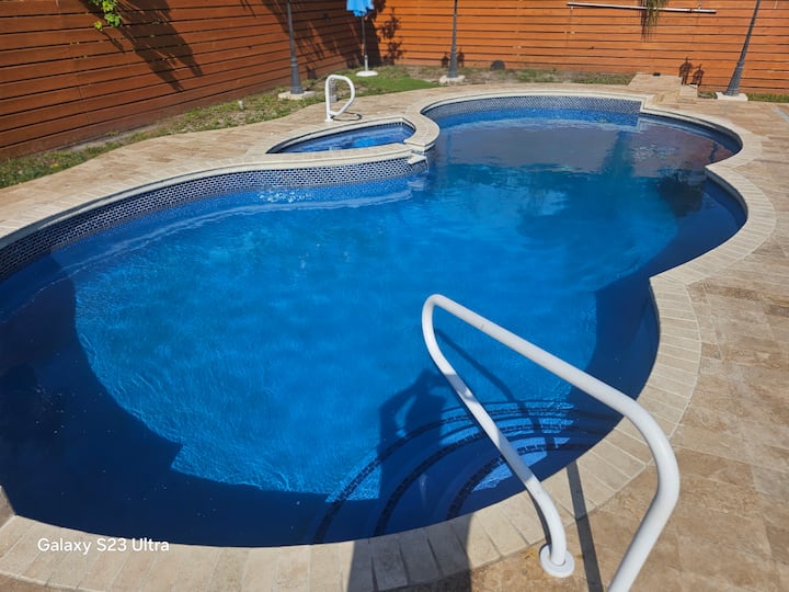 Santa Barbara Estates Getaway - Pompano Beach, FL