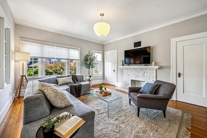 Light-filled 3br Flat Steps From Cafés & Eateries - Berkeley, CA