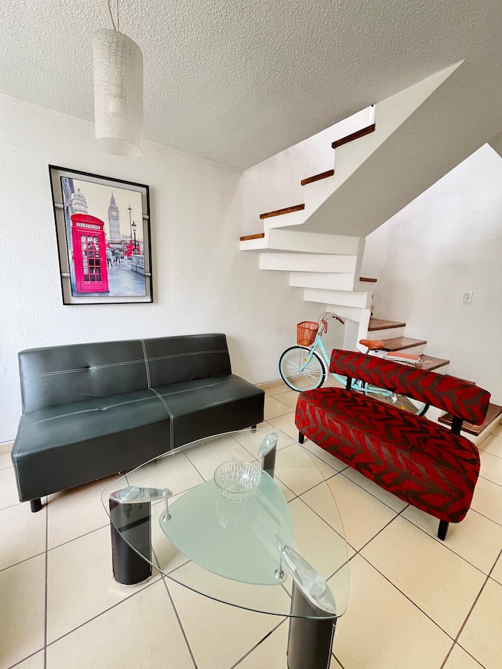 Nice House In A Private Central & Secure Fraction. - Querétaro