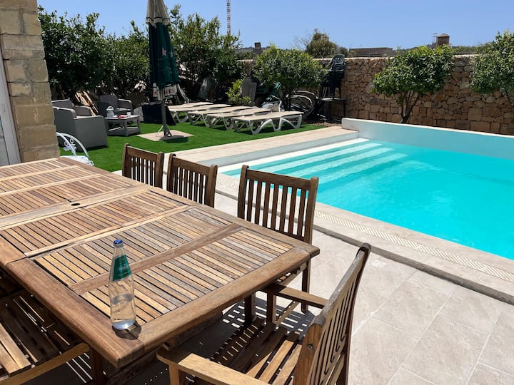 Refreshing Bungalow In Zebbug - Malta