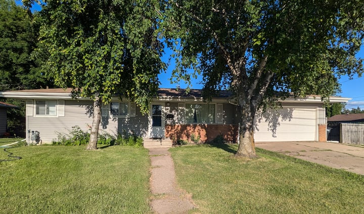 Perfect Dog Friendly Rental, 2 Miles From Eaa - Oshkosh, WI