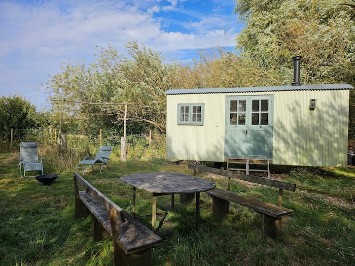Secluded And Spacious 18ft Luxury Shepherd's Hut - Kent