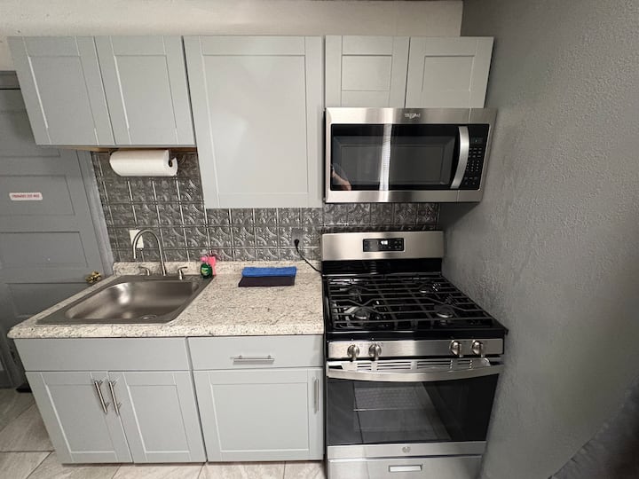 Beautiful 1 Bedroom Apartment Suite In El Paso Tx! - El Paso, TX