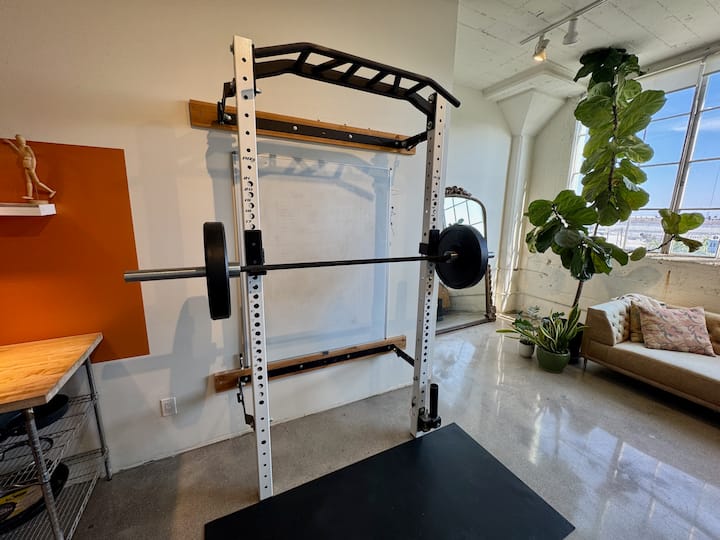 Dtla Artist's Loft With Parking And 24/7 Security - Silver Lake, CA