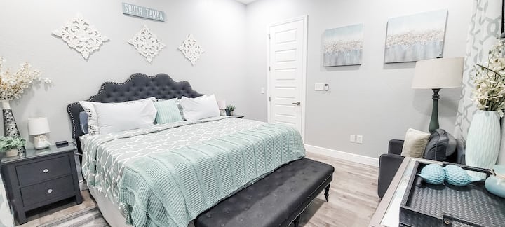 Charming Carriage House In Hyde Park Village Soho - Tampa, FL