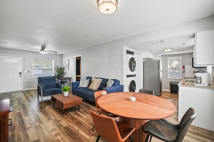 Comfort & Convenience: 3br/2ba King Bed - Tampa