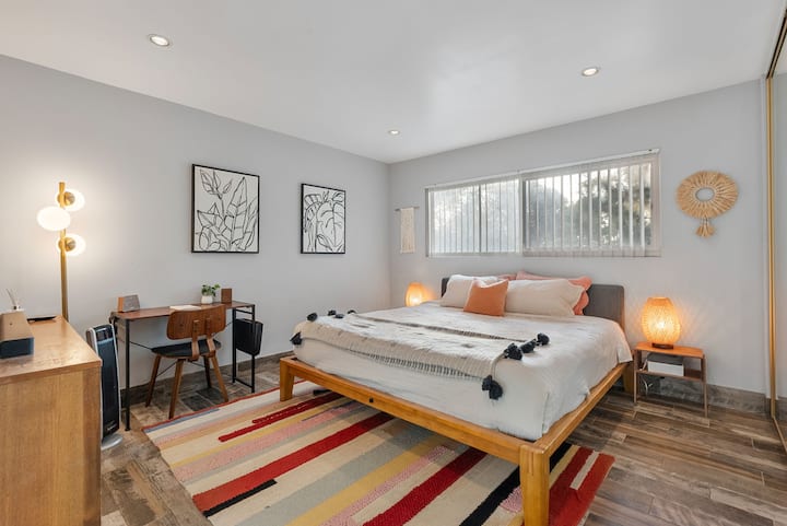 Available For Check-in Today! Great Location + Spa - Costa Mesa, CA