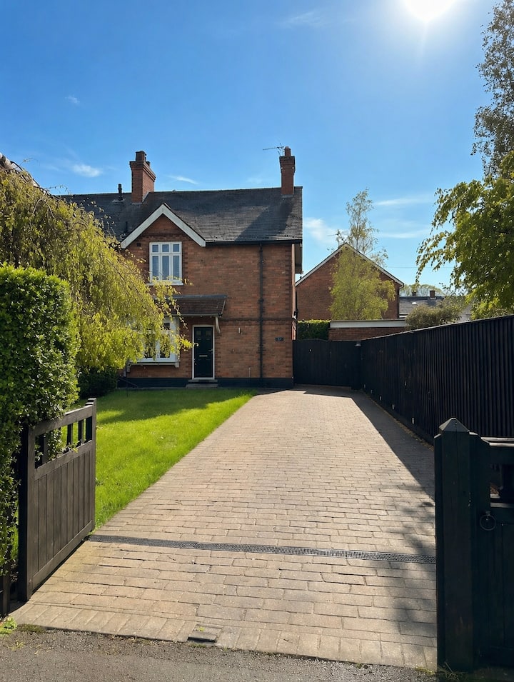 Charming Character House - Nottingham