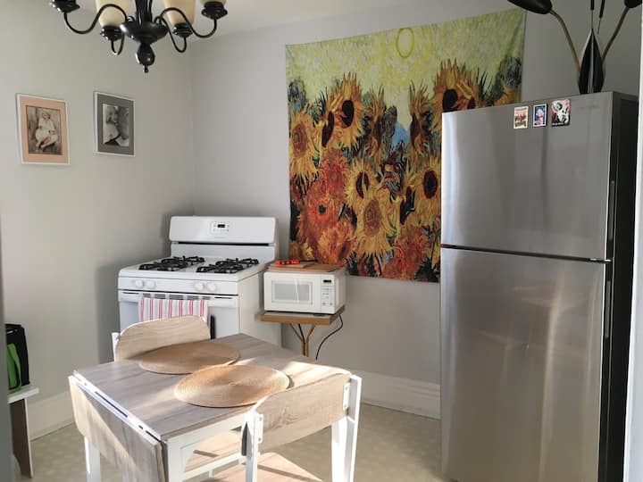 An Upstairs Apartment! - Toronto