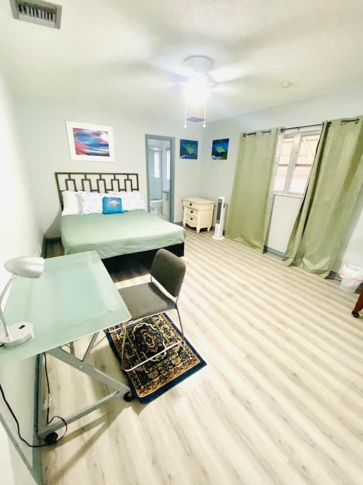 Guest Suite East Boca! Near Beach/restaurants! - Boca Raton, FL