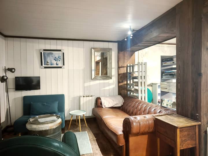 Logement Idéalement Situé, Carrefour Des Stations. - Lac Vert