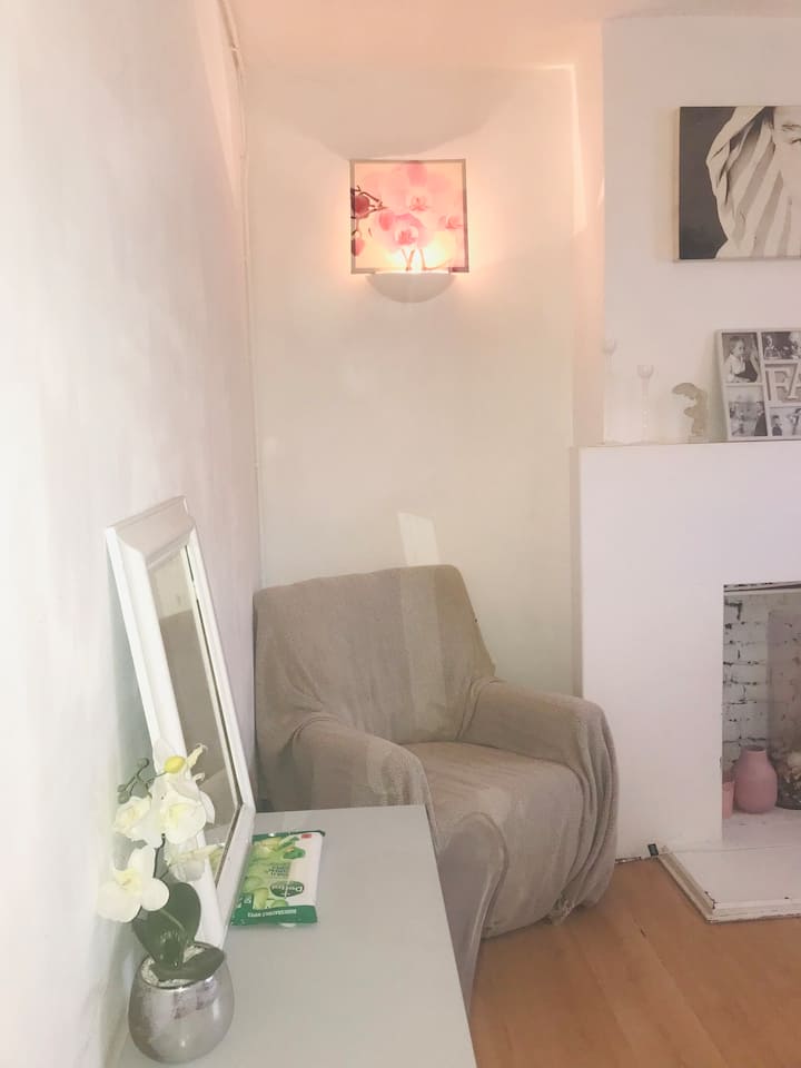 Large Double Rooms Shared House Female Only London - エッジウェア