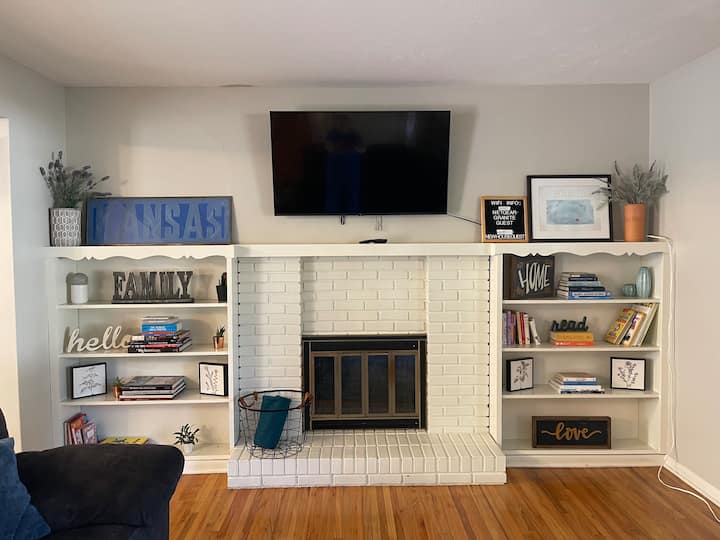 Amazing 4 Bd 2 Ba Home W/ Garage  Near Town East!! - Wichita