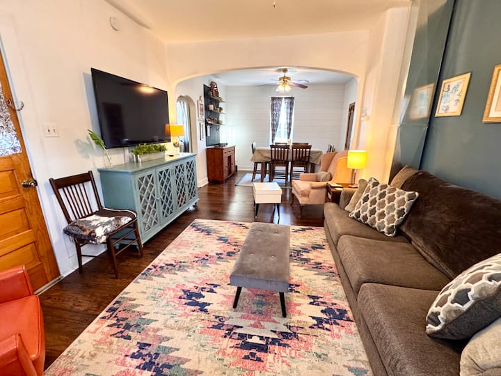 Sip & Dream In Downtown Manchester! - Backbone State Park, Dundee